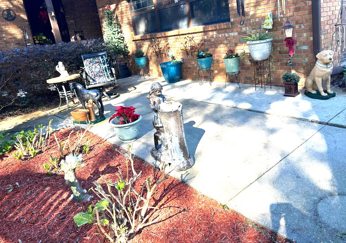 Statutes win yard of the month – BC Telegraph